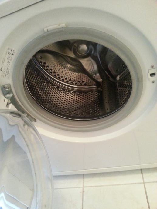 Neispravna perilica rublja Candy Smart CS2 105 može i u djelove