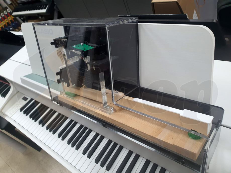 Casio GP-310 WE Celviano Grand Hybrid - izložbeni primjerak