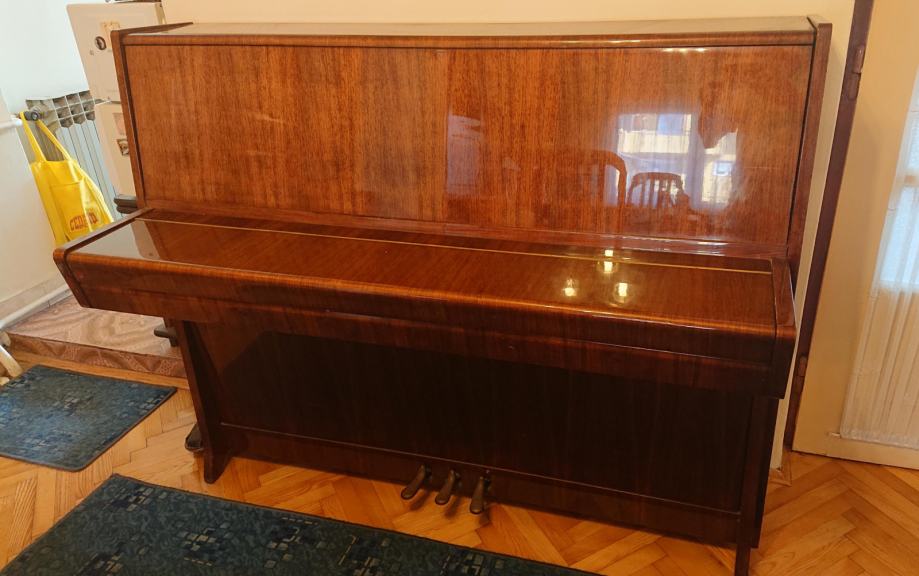 Pianino Petrof 114, 3 pedale