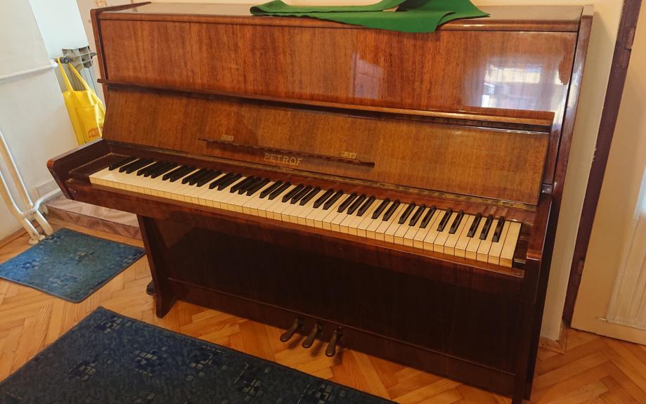 Pianino Petrof 114, 3 pedale