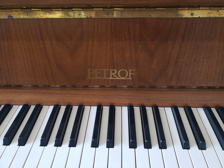 PIANINO PETROF