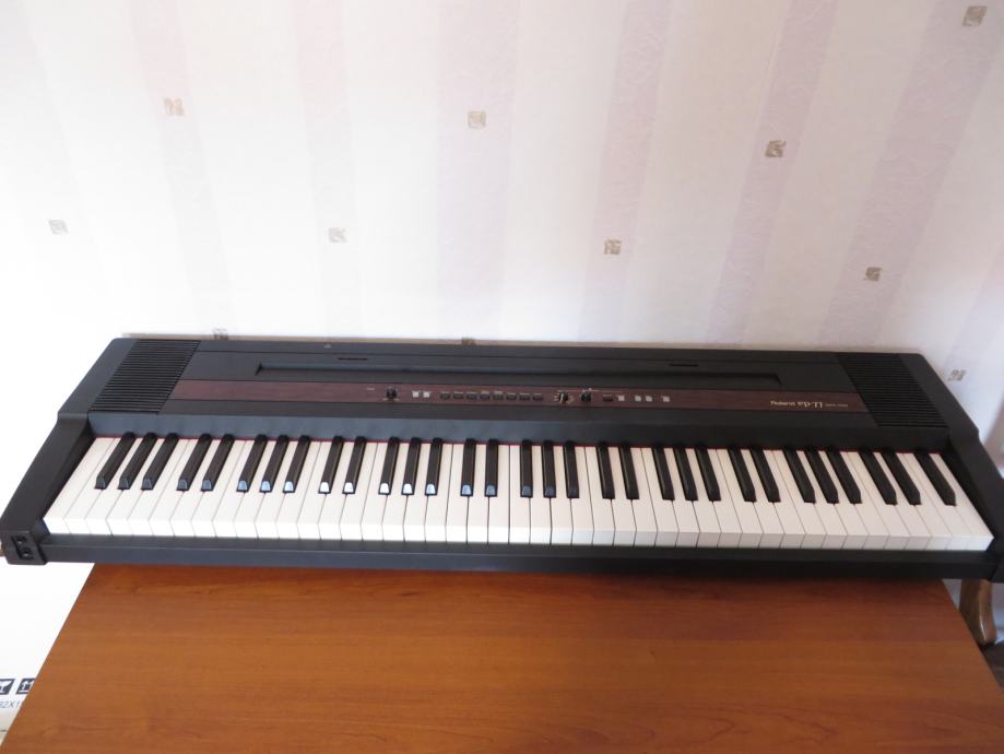 PRODAJE SE PIANO Roland ep-77
