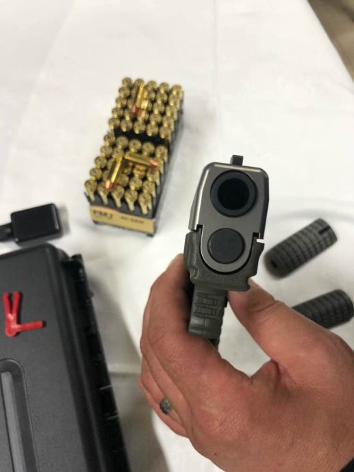 Pištolj Hs xdm 40 cal 40 s&w