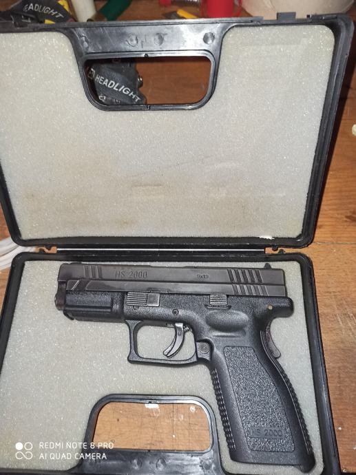 Pistolj HS 2000