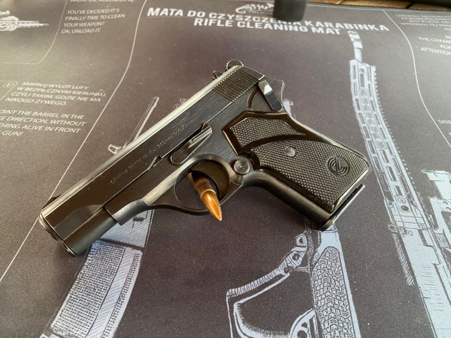 Prodajem pištolj CZ M70 7,65mm (.32 ACP)