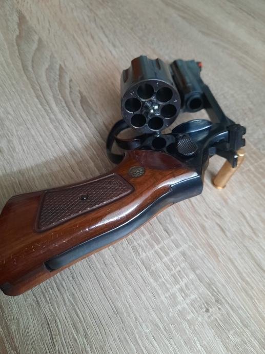prodajem revolver