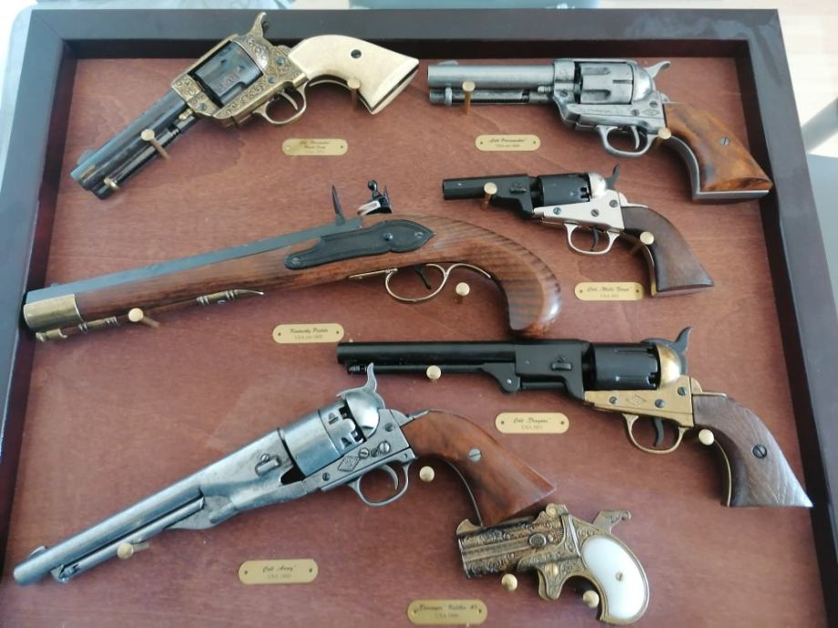 Razni pistolji Antikviteti 7 kom