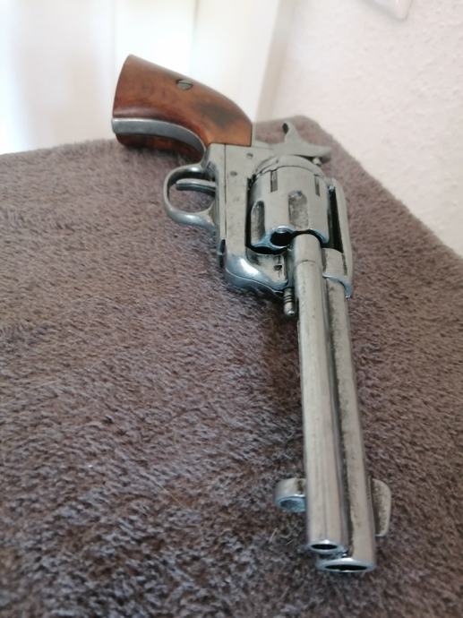 Razni pistolji Antikviteti 7 kom