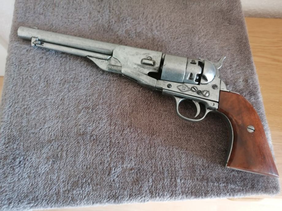 Razni pistolji Antikviteti 7 kom