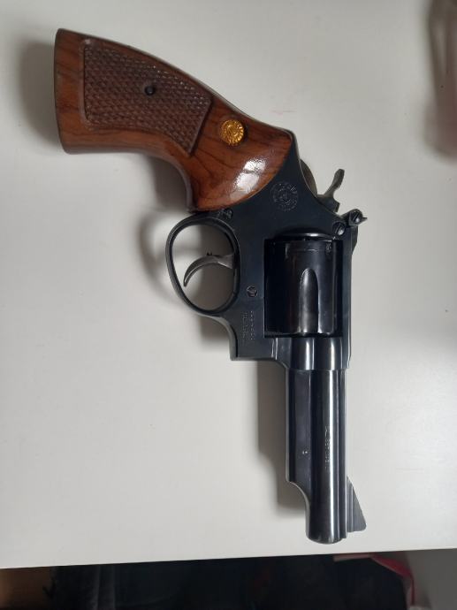 Revolver taurus M66