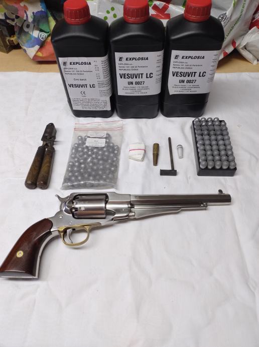 Revolver Uberti Remington new army 1858 i oprema
