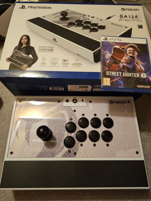 Nacon Arcade Stick PS5 / PS4 / PC + Street Fighter 6 PS5
