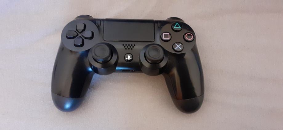 Playstation 4 controller 200kn!