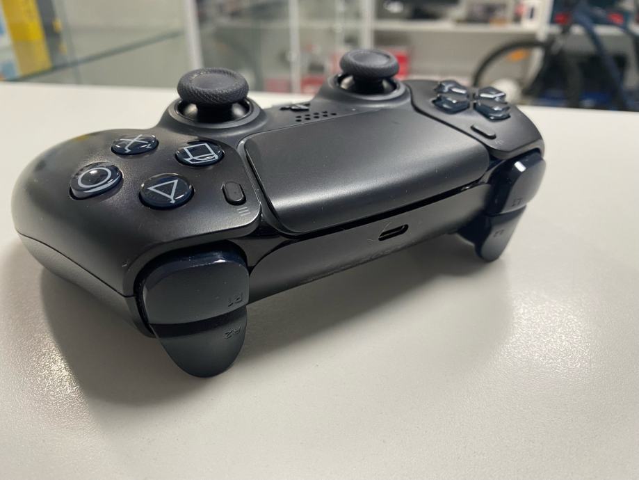 PS5 kontoler, R1 račun