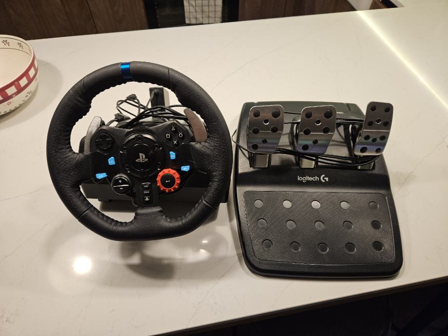 Logitech G29 Driving Force volan za PS3, PS4,PS5
