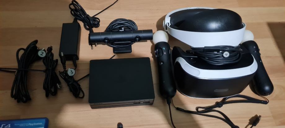 Playstation VR Set + Motion Controllers + Astro Bot igrica
