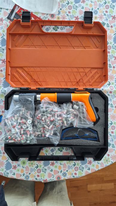 Mini zakivač, nail gun