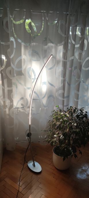 Podna led lampa