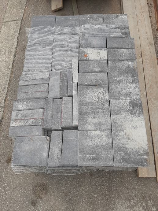 Prodajem 2,5 m2 Semmelrock Rettango opločnika