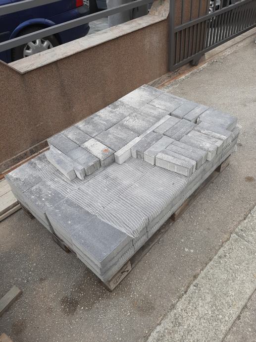 Prodajem 2,5 m2 Semmelrock Rettango opločnika