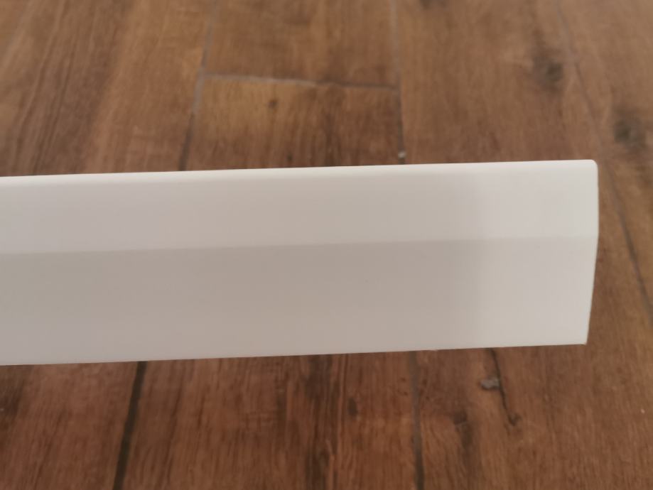 Ukrasne podne bijele PVC lajsne - letvice