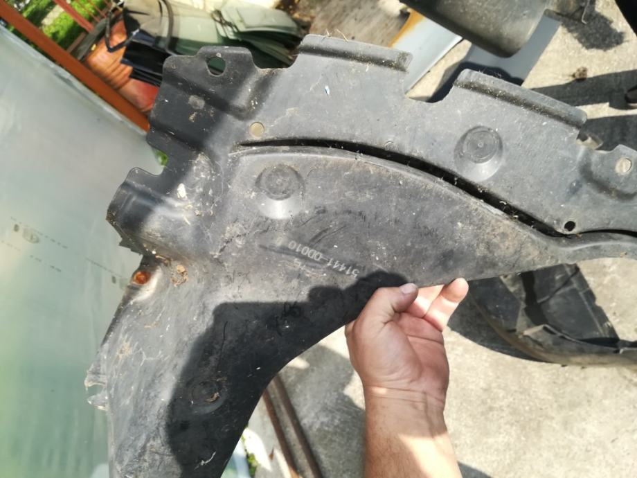 Toyota Yaris pvc ispod motora lijevo desno 51441-0D010 51442-0D010