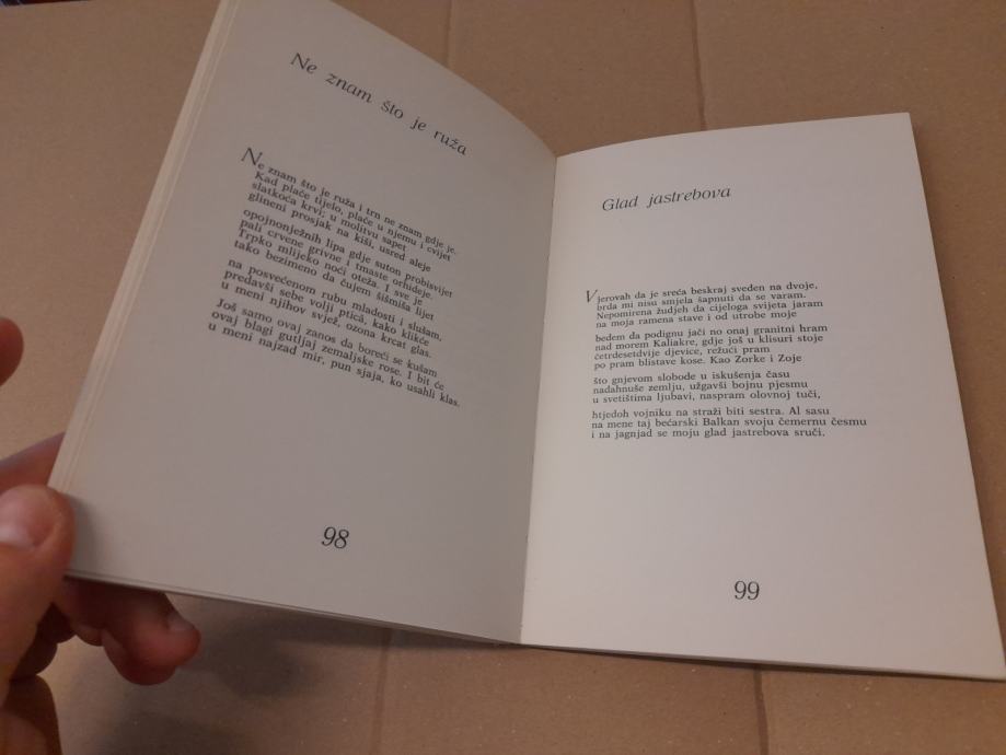 Vesna Parun-Sto soneta (1972.)+kritika od Igora Mandića iz 1972. god.