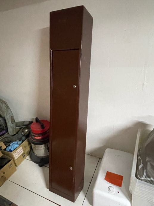 Metalni ormarić za oružje