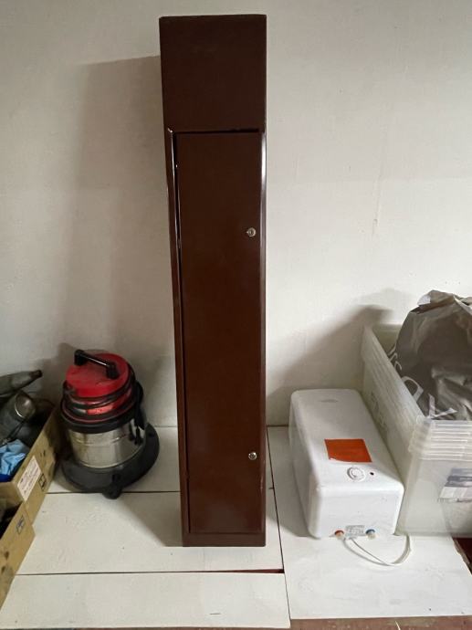 Metalni ormarić za oružje