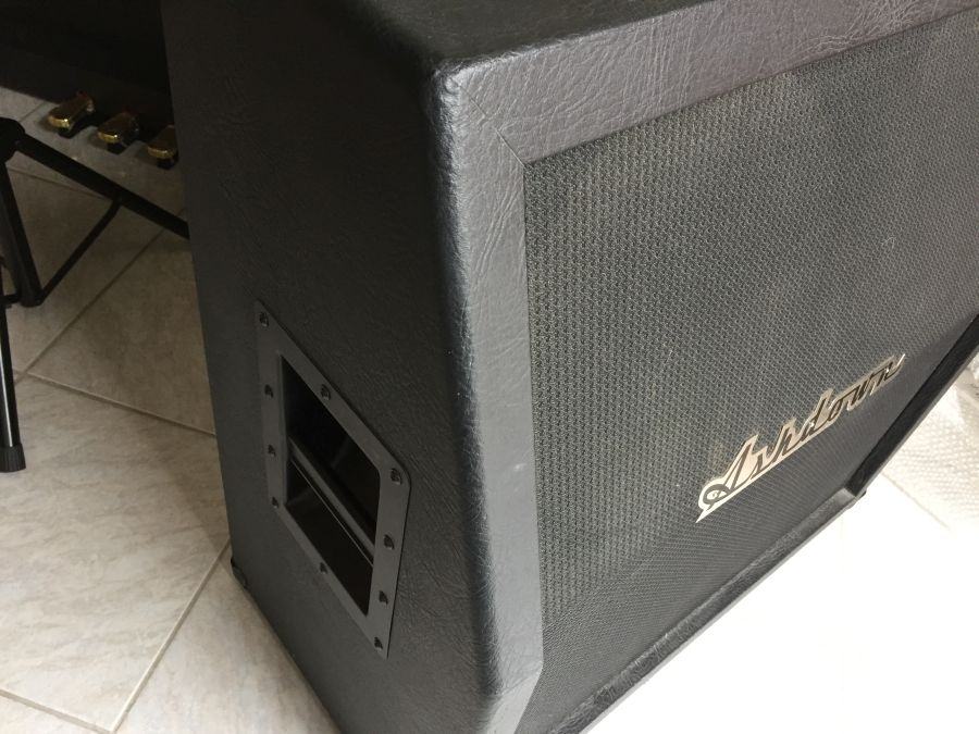 Ashdown 412A gitarski box 4x12