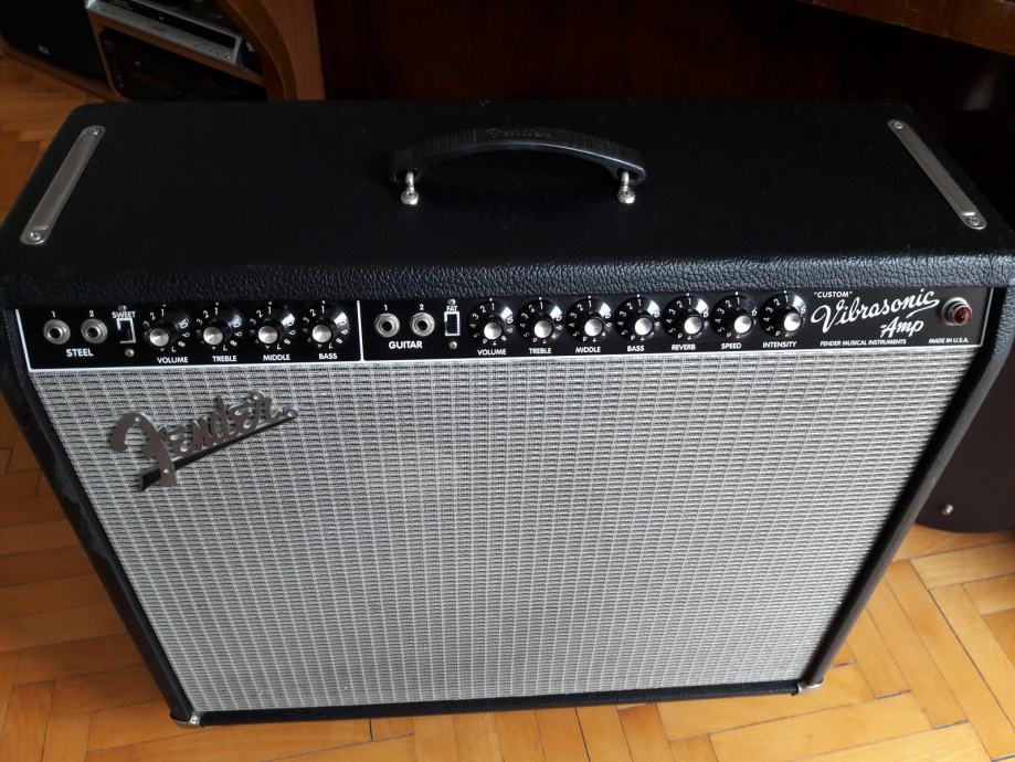 Fender Custom Vibrasonic Amp