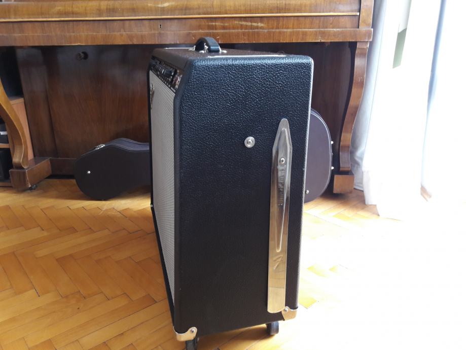 Fender Custom Vibrasonic Amp