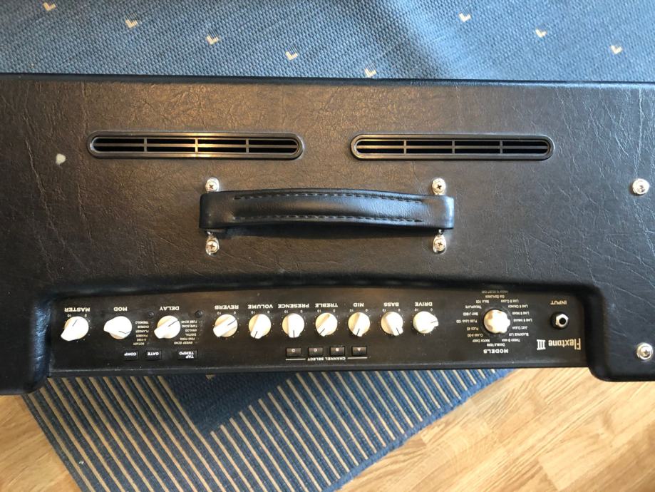 Line 6 Flextone III XL 2x12 150W pojačalo + zaštitna presvlaka