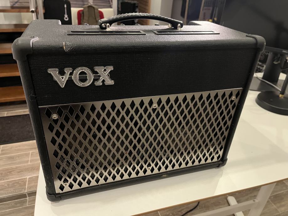 Prodajem povoljno VOX DA 20 gitarsko pojačalo
