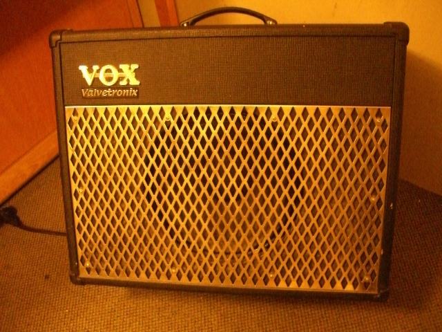 Prodajem/mijenjam Vox AD50VT