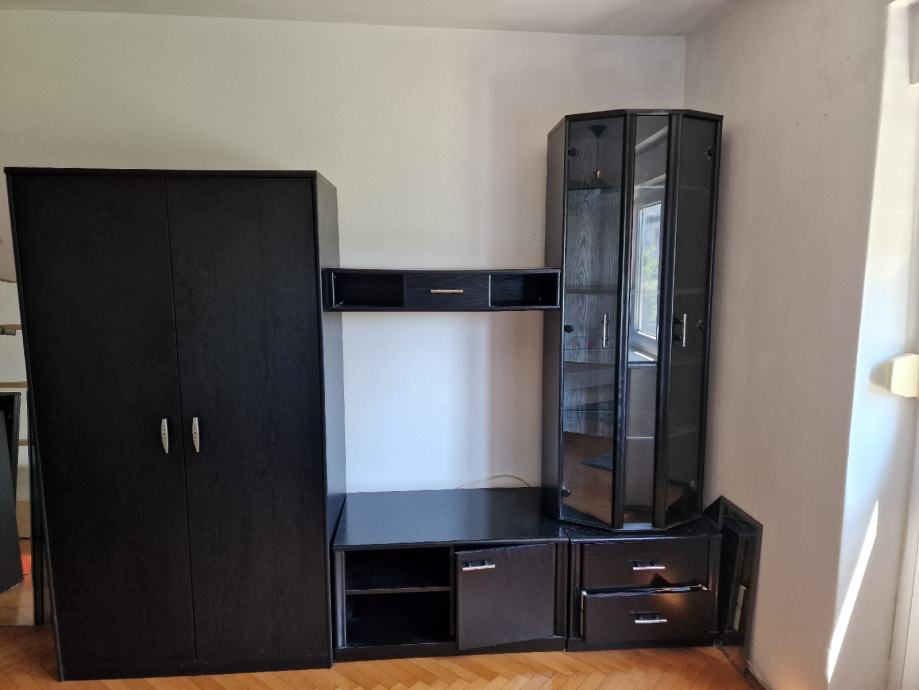 Komplet ormara i regal