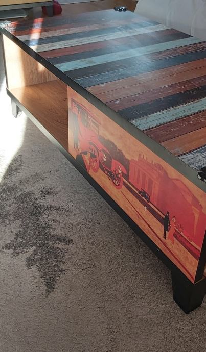 poklanjam 2 ormara i stolić