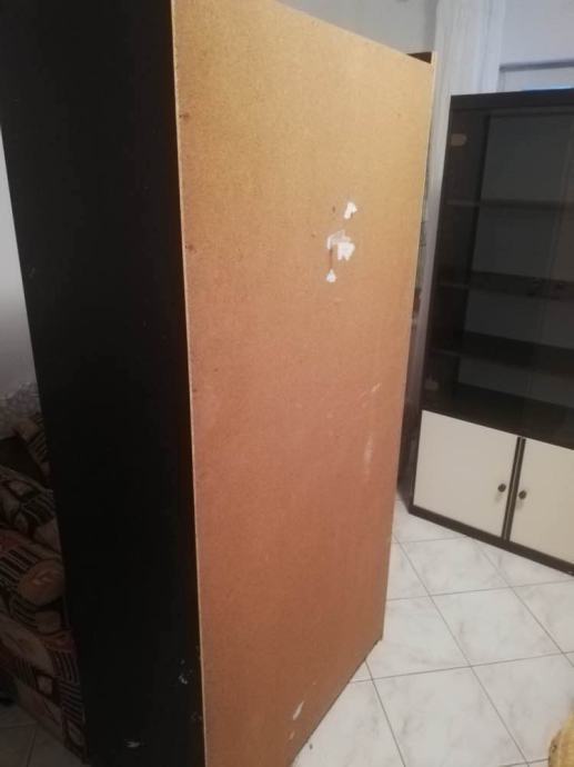 Poklanjam dva ormara u super stanju