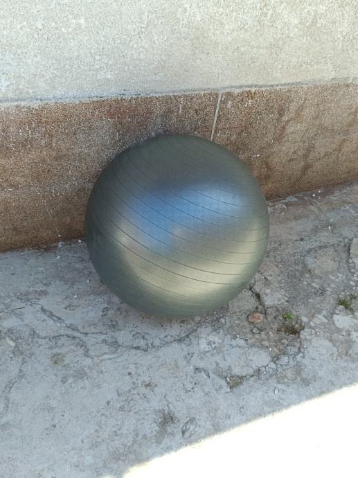 Poklanjam loptu za pilates