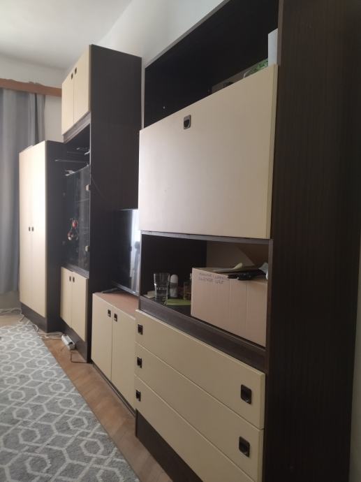 Poklanjam hitno namještaj