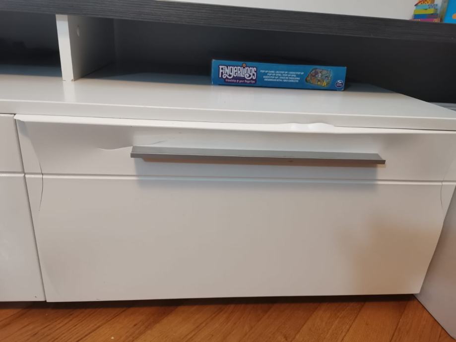 poklanjam ormare za dnevnu sobu hitno