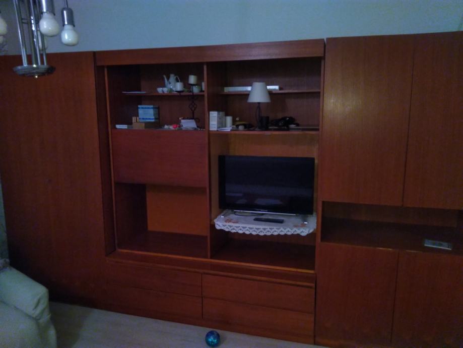 Poklanjam regal (ormar)