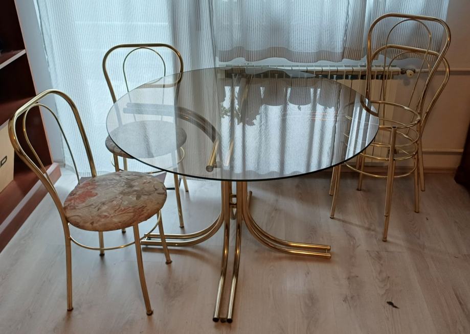 Poklanjam stakleni stol sa stolicama i dvije biblioteke