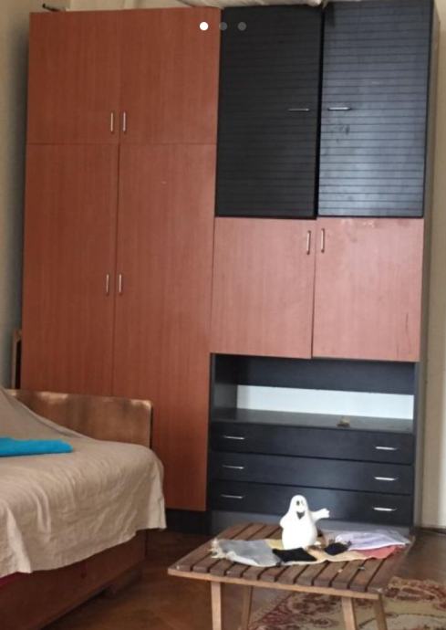 Poklanjam veliki uredski prostrani ormar