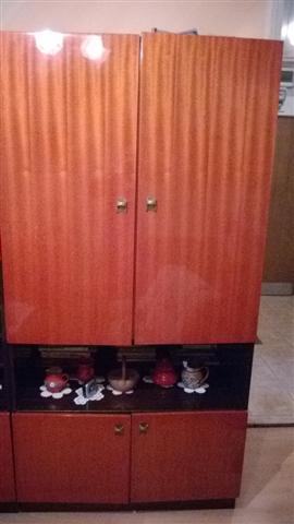 regal i ormar, kauč televizor...poklanjam....