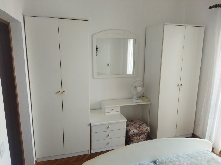 Spavaća soba - poklanja se namještaj