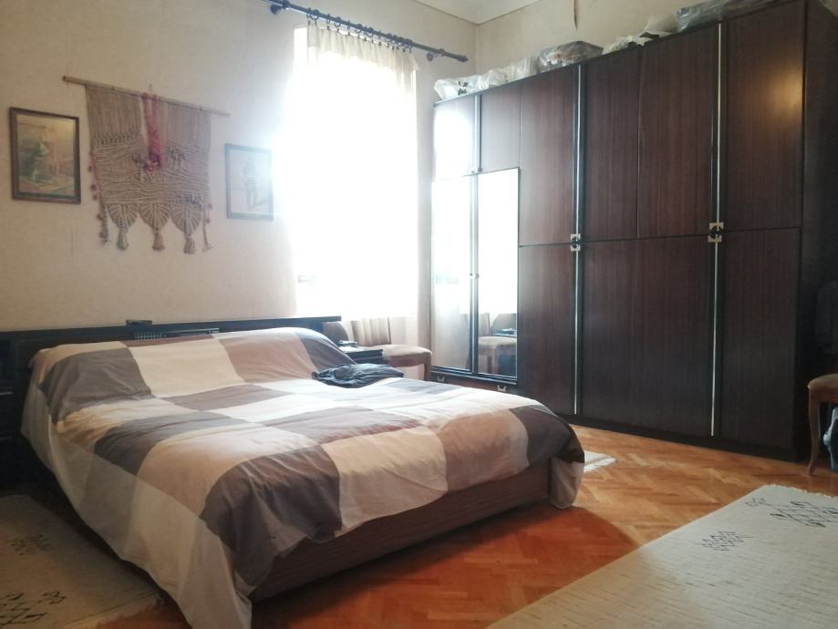 Spavaću sobu u odličnom stanju poklanjam