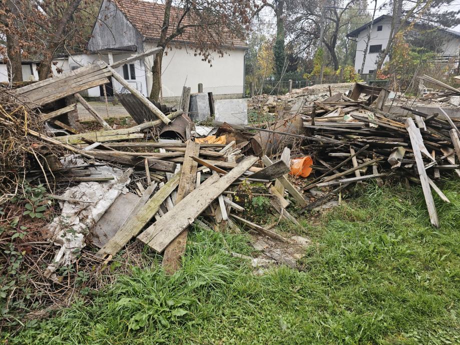 Stara gradja poklanjamo HITNO