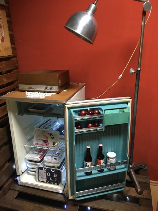 Sve retro - kauč, vitrina, ormar, frižider Obodin