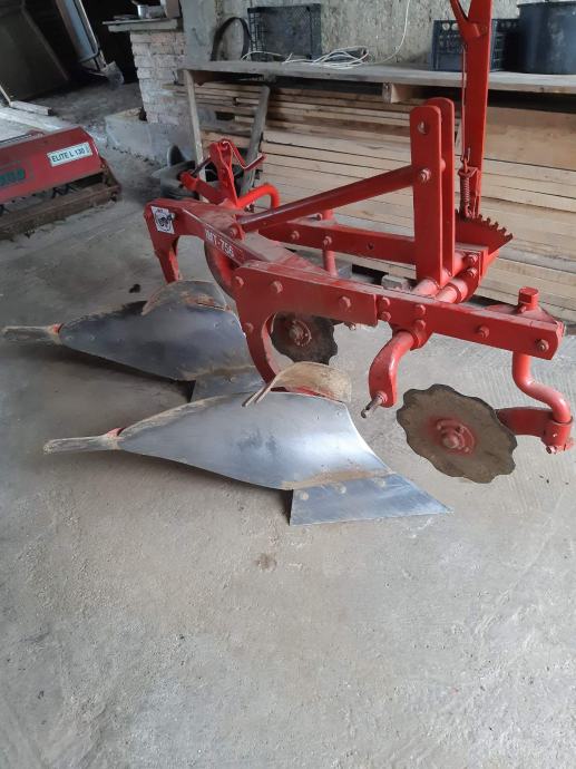 IMT 756 plug 12 cola VK